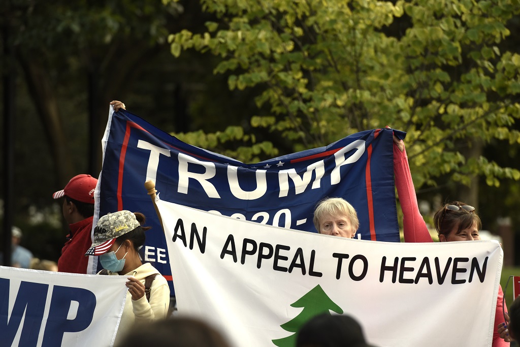 The Flags on His Lawn Show Justice Alito’s True Colors - The American ...